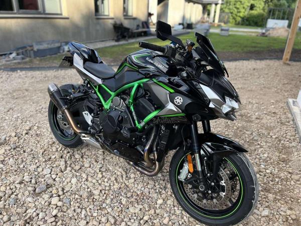 Kawasaki Z 2021 in Vilnius on AUTOMOTO.COM.LV Kawasaki Z 2021 in Vilnius, with an engine capacity of 1.00 L and mileage of 22 thousand km for 11889 €, photo 1 on AUTOMOTO.COM.LV