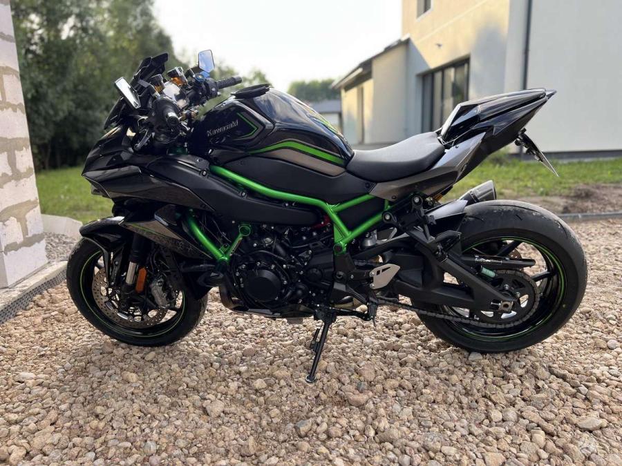 Kawasaki Z 2021 in Vilnius, with an engine capacity of 1.00 L and mileage of 22 thousand km for 11889 €, photo 4 on AUTOMOTO.COM.LV