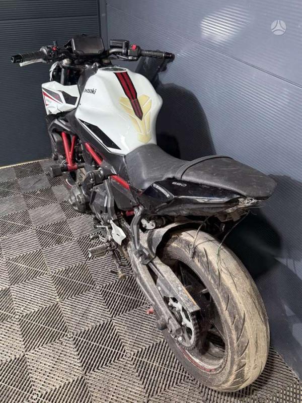 Kawasaki Z 2022 in Taurage, with an engine capacity of 0.65 L and mileage of 18 thousand km for 3100 €, photo 4 on AUTOMOTO.COM.LV