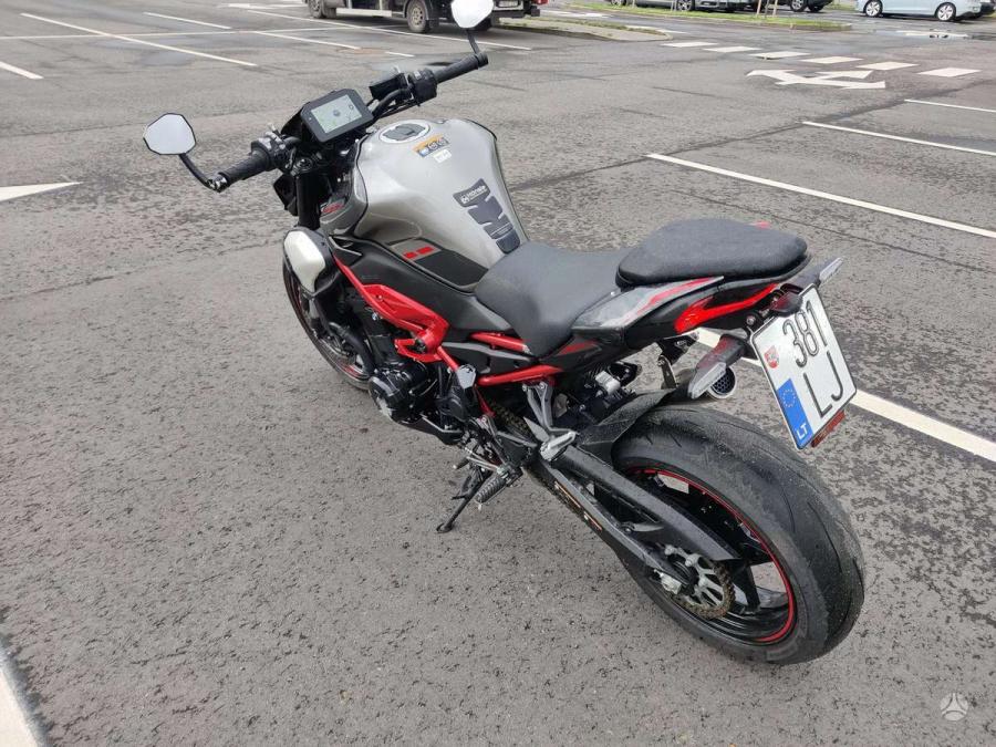 Kawasaki Z 2025 in Kaunas, with an engine capacity of 0.95 L and mileage of 8 thousand km for 8000 €, photo 3 on AUTOMOTO.COM.LV