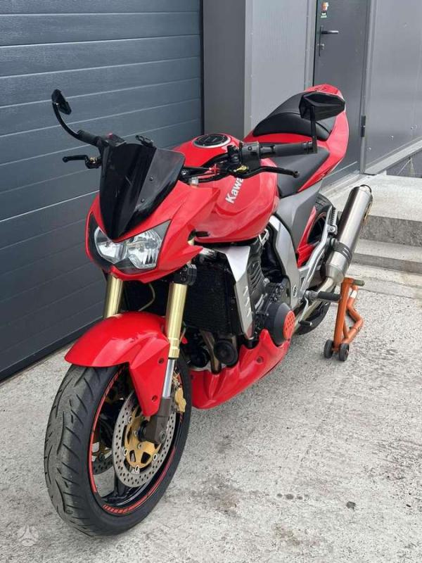 Red Kawasaki Z 2004 in Panevezys, with an engine capacity of 1.00 L and mileage of 0 thousand km for 2700 €, photo 1 on AUTOMOTO.COM.LV