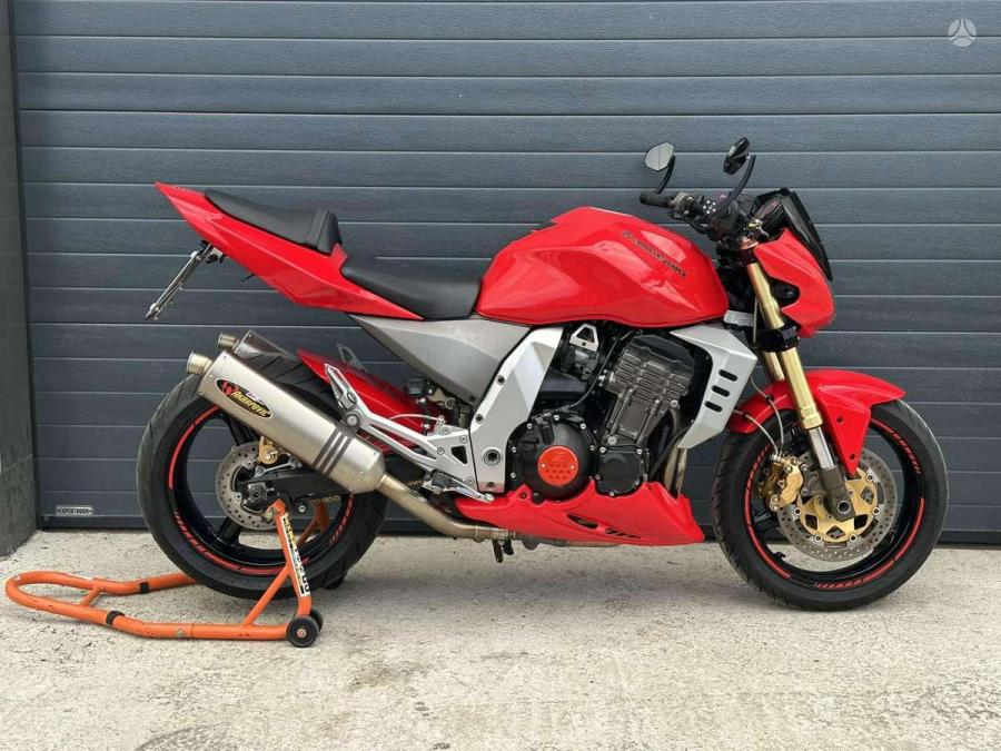 Red Kawasaki Z 2004 in Panevezys, with an engine capacity of 1.00 L and mileage of 0 thousand km for 2700 €, photo 6 on AUTOMOTO.COM.LV