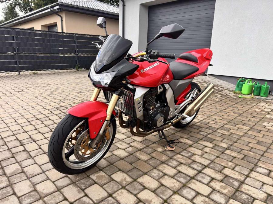 Red Kawasaki Z 2004 in Vilnius, with an engine capacity of 1.00 L and mileage of 41 thousand km for 2590 €, photo 4 on AUTOMOTO.COM.LV