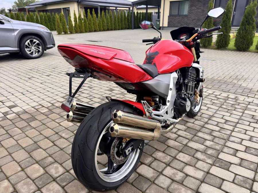 Red Kawasaki Z 2004 in Vilnius, with an engine capacity of 1.00 L and mileage of 41 thousand km for 2590 €, photo 7 on AUTOMOTO.COM.LV