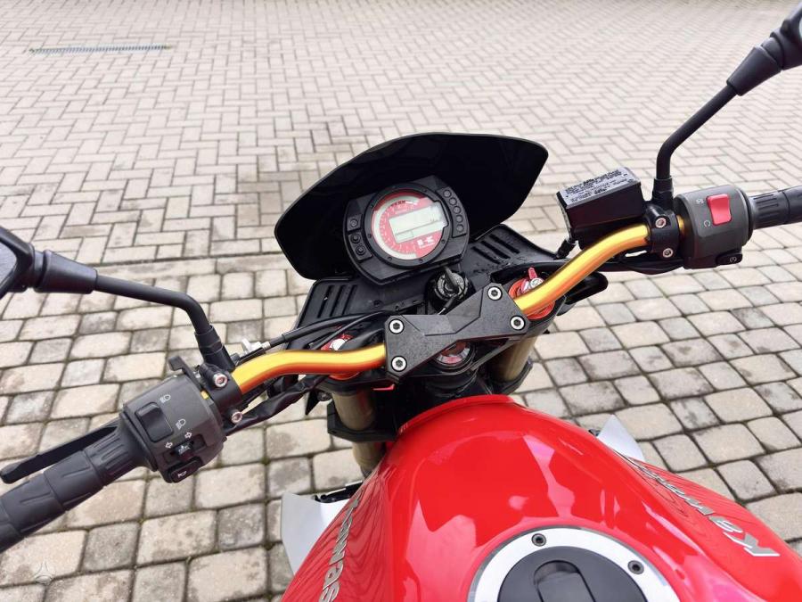 Red Kawasaki Z 2004 in Vilnius, with an engine capacity of 1.00 L and mileage of 41 thousand km for 2590 €, photo 10 on AUTOMOTO.COM.LV