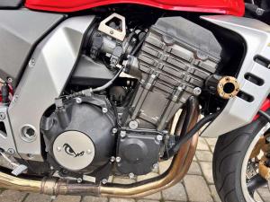Red Kawasaki Z 2004 in Vilnius, with an engine capacity of 1.00 L and mileage of 41 thousand km for 2590 €, photo 12 on AUTOMOTO.COM.LV
