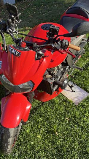Red Kawasaki Z 2004 in Kaunas, with an engine capacity of 0.75 L and mileage of 55 thousand km for 1800 €, photo 4 on AUTOMOTO.COM.LV