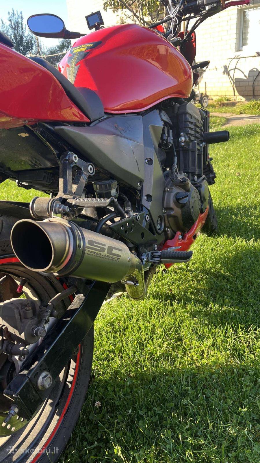 Red Kawasaki Z 2004 in Kaunas, with an engine capacity of 0.75 L and mileage of 55 thousand km for 1800 €, photo 8 on AUTOMOTO.COM.LV
