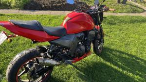 Red Kawasaki Z 2004 in Kaunas, with an engine capacity of 0.75 L and mileage of 55 thousand km for 1800 €, photo 11 on AUTOMOTO.COM.LV
