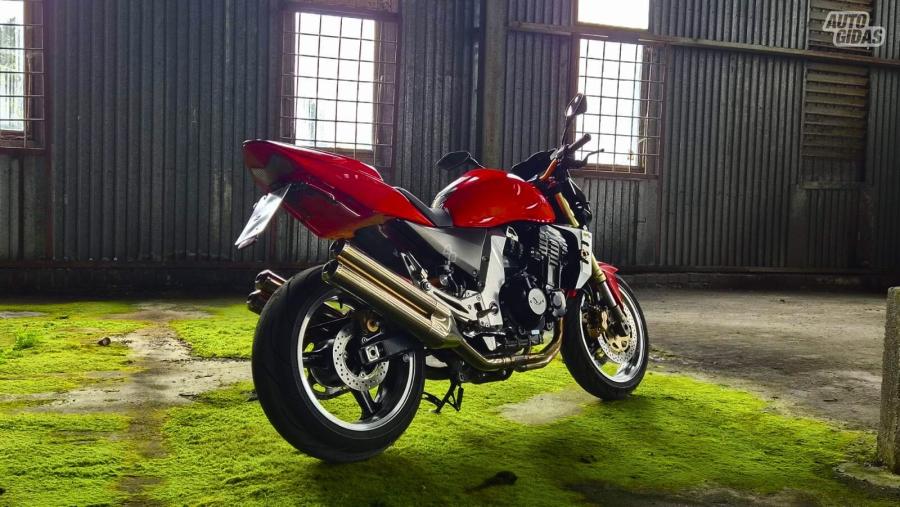 Sarkans Kawasaki Z 2004 Viļņa, ar dzinēja tilpumu 1.00 L un nobraukumu 41 tūkst. km par 2400 €, foto 3 vietnē AUTOMOTO.COM.LV