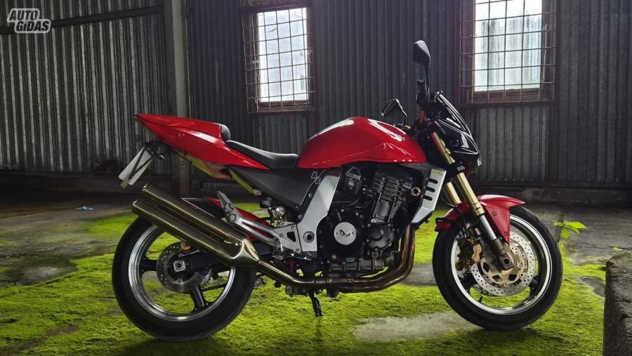 Sarkans Kawasaki Z 2004 Viļņa, ar dzinēja tilpumu 1.00 L un nobraukumu 41 tūkst. km par 2400 €, foto 4 vietnē AUTOMOTO.COM.LV