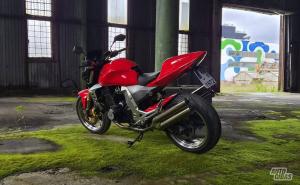 Sarkans Kawasaki Z 2004 Viļņa, ar dzinēja tilpumu 1.00 L un nobraukumu 41 tūkst. km par 2400 €, foto 5 vietnē AUTOMOTO.COM.LV