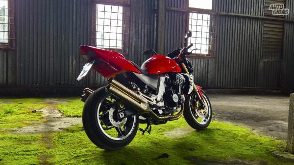 Sarkans Kawasaki Z 2004 Viļņa, ar dzinēja tilpumu 1.00 L un nobraukumu 41 tūkst. km par 2400 €, foto 3 vietnē AUTOMOTO.COM.LV