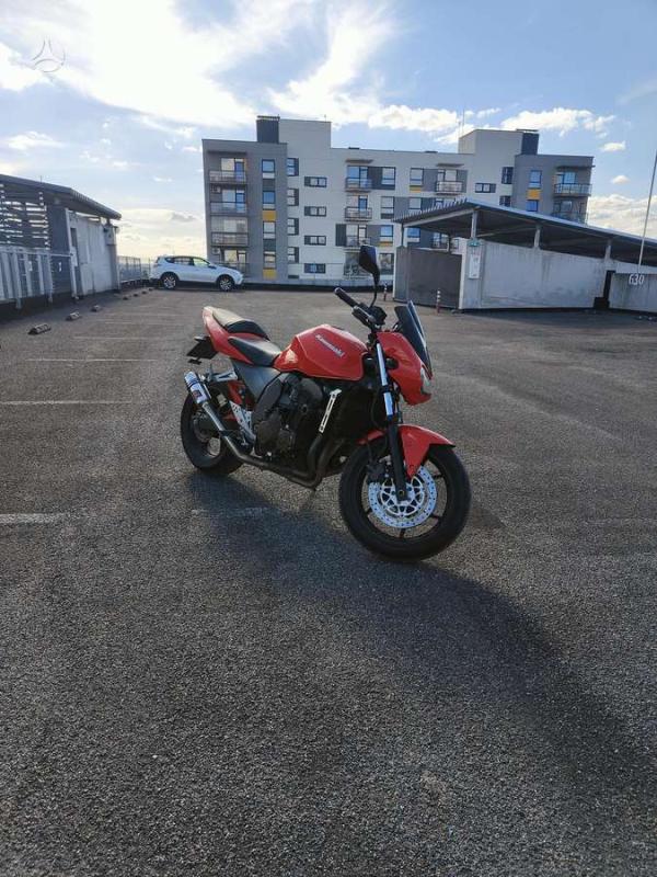 Red Kawasaki Z 2005 in Vilnius, with an engine capacity of 0.75 L and mileage of 56 thousand km for 2299 €, photo 2 on AUTOMOTO.COM.LV