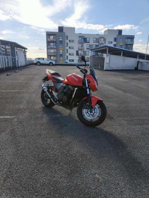 Red Kawasaki Z 2005 in Vilnius, with an engine capacity of 0.75 L and mileage of 56 thousand km for 2299 €, photo 3 on AUTOMOTO.COM.LV