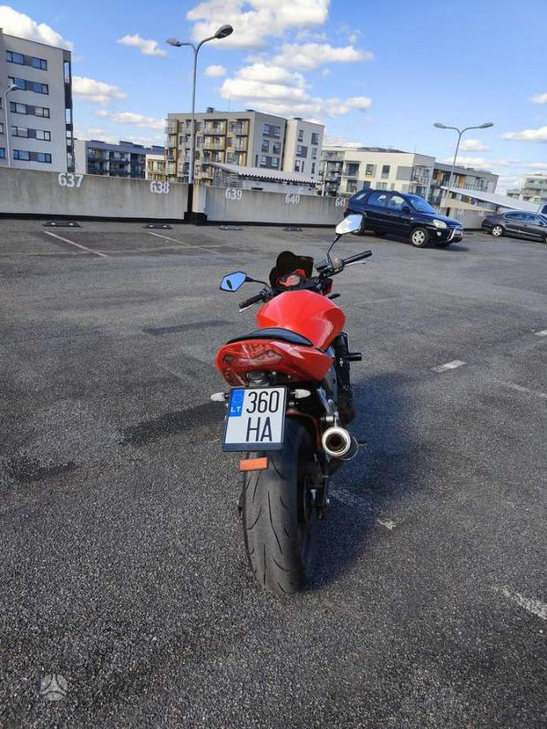 Red Kawasaki Z 2005 in Vilnius, with an engine capacity of 0.75 L and mileage of 56 thousand km for 2299 €, photo 3 on AUTOMOTO.COM.LV