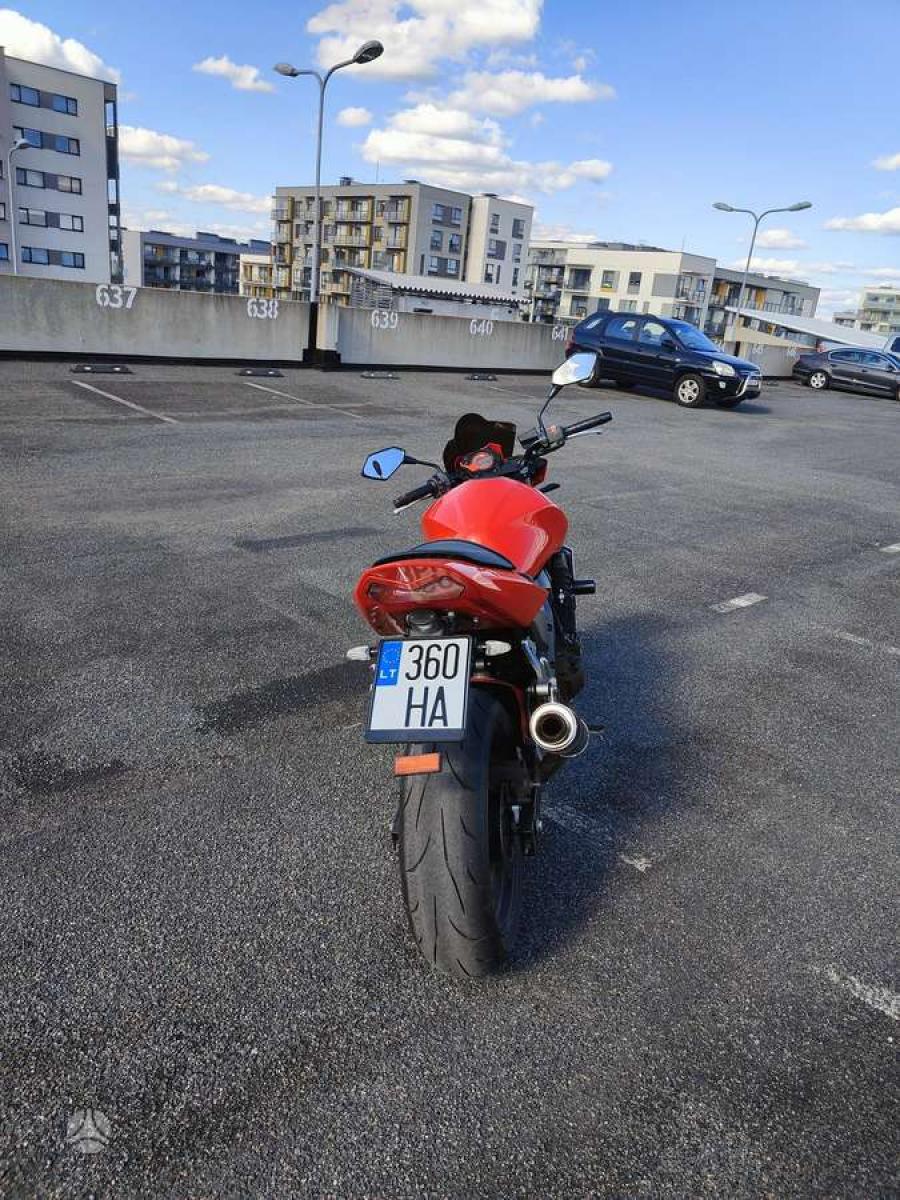 Red Kawasaki Z 2005 in Vilnius, with an engine capacity of 0.75 L and mileage of 56 thousand km for 2299 €, photo 4 on AUTOMOTO.COM.LV
