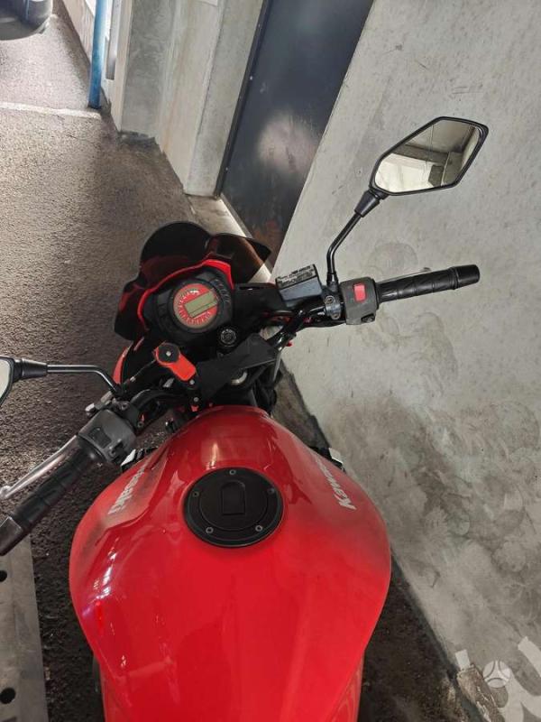 Red Kawasaki Z 2005 in Vilnius, with an engine capacity of 0.75 L and mileage of 56 thousand km for 2299 €, photo 6 on AUTOMOTO.COM.LV