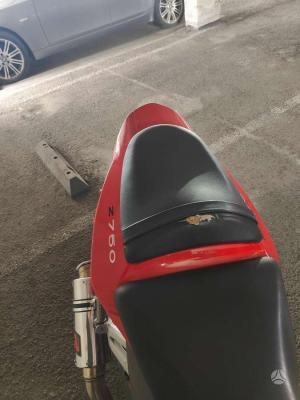 Red Kawasaki Z 2005 in Vilnius, with an engine capacity of 0.75 L and mileage of 56 thousand km for 2299 €, photo 8 on AUTOMOTO.COM.LV