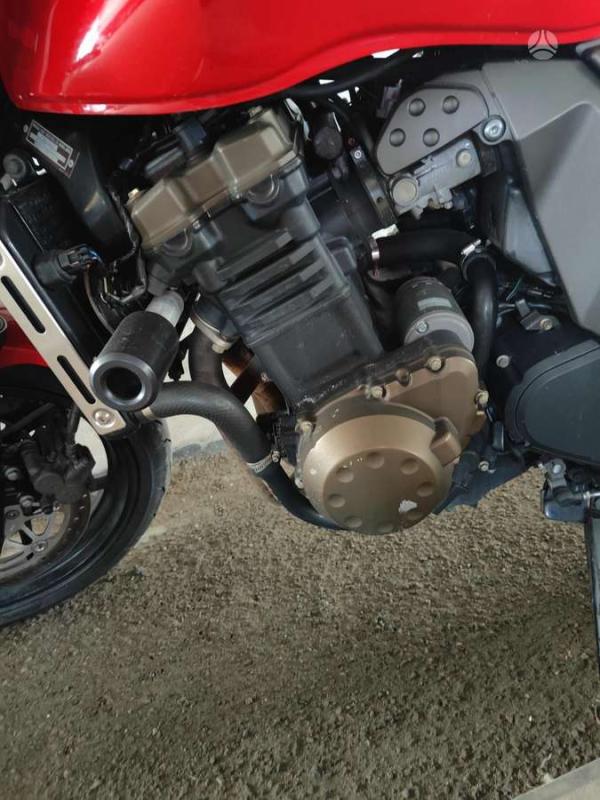 Red Kawasaki Z 2005 in Vilnius, with an engine capacity of 0.75 L and mileage of 56 thousand km for 2299 €, photo 8 on AUTOMOTO.COM.LV