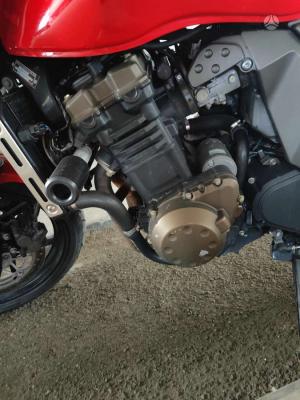 Red Kawasaki Z 2005 in Vilnius, with an engine capacity of 0.75 L and mileage of 56 thousand km for 2299 €, photo 9 on AUTOMOTO.COM.LV