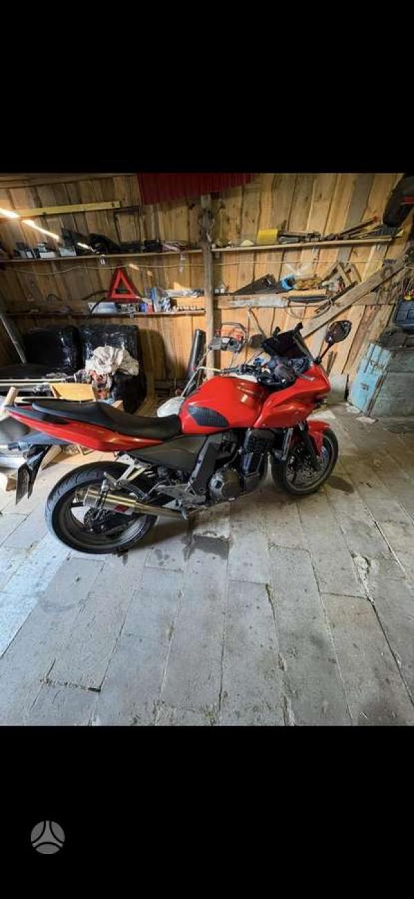 Sarkans Kawasaki Z 2006 Panevēža, ar dzinēja tilpumu 0.75 L un nobraukumu 62 tūkst. km par 1850 €, foto 1 vietnē AUTOMOTO.COM.LV