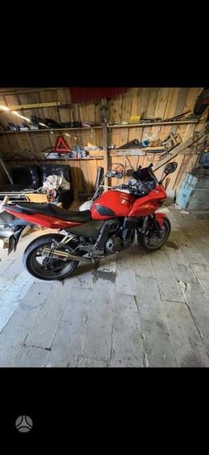 Красный Кавасаки Z 2006 в Паневежис, объемом двигателя 0.75 л и пробегом 62 тыс. км за 1850 €, фото  на AUTOMOTO.COM.LV