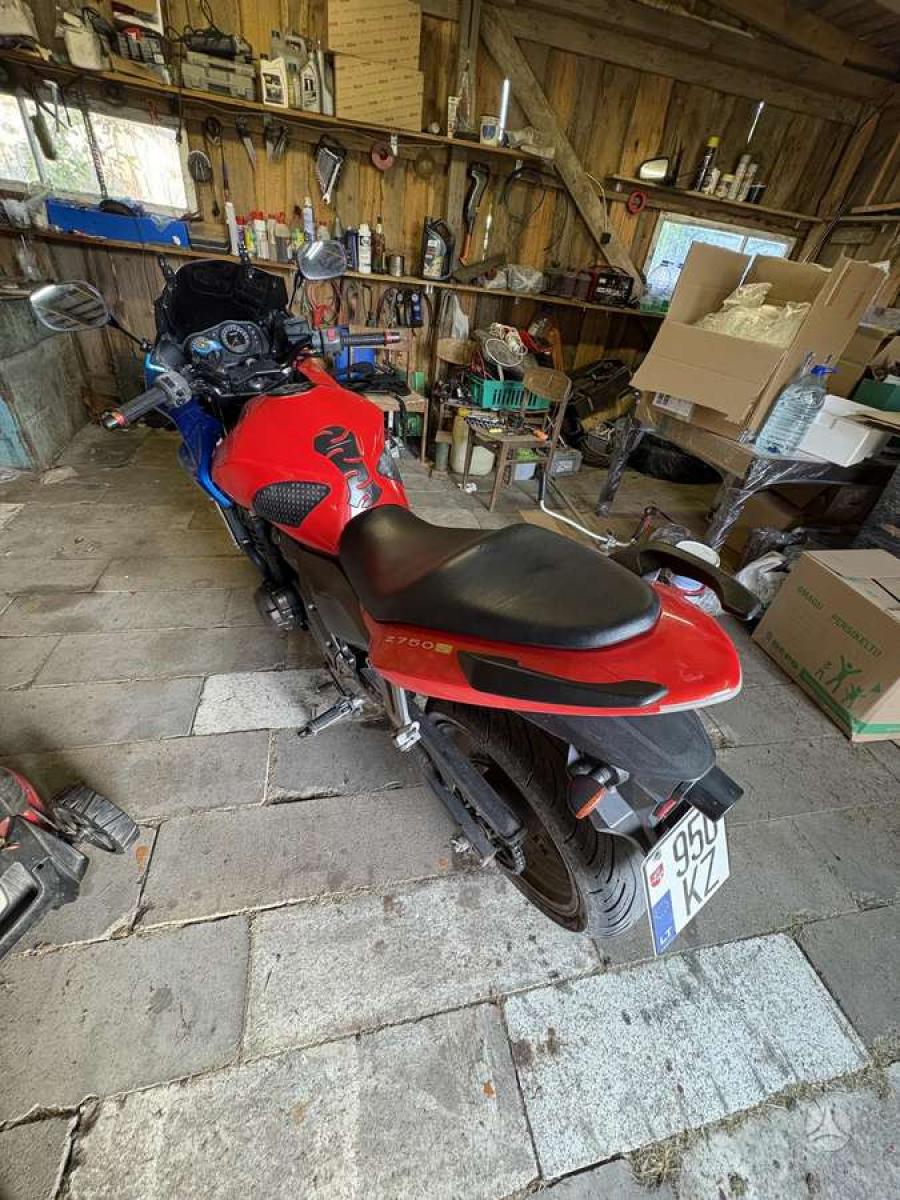 Красный Кавасаки Z 2006 в Паневежис, объемом двигателя 0.75 л и пробегом 62 тыс. км за 1850 €, фото 4 на AUTOMOTO.COM.LV
