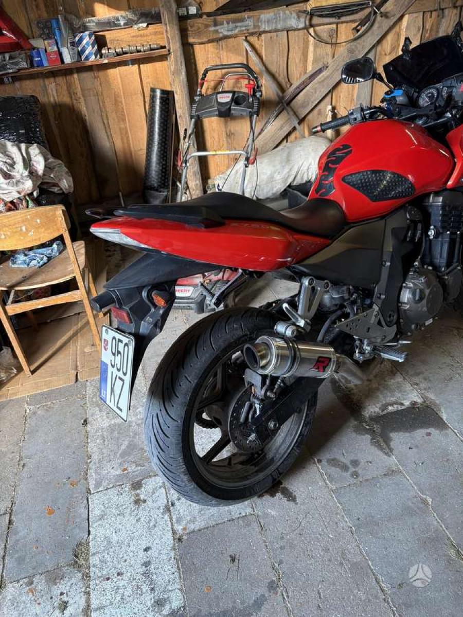 Красный Кавасаки Z 2006 в Паневежис, объемом двигателя 0.75 л и пробегом 62 тыс. км за 1850 €, фото 7 на AUTOMOTO.COM.LV