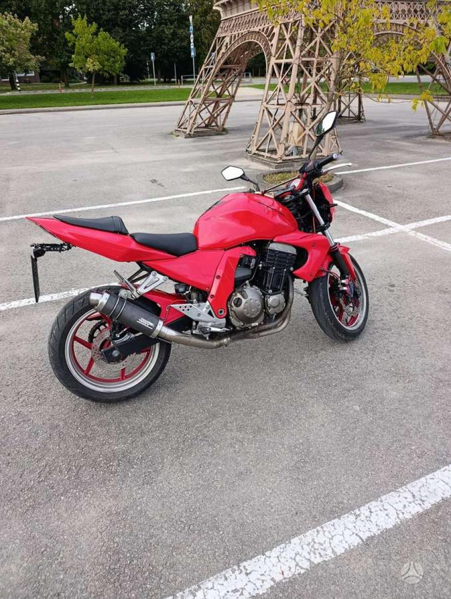 Red Kawasaki Z 2006 in Mazeikiai, with an engine capacity of 0.75 L and mileage of 47 thousand km for 2500 €, photo 4 on AUTOMOTO.COM.LV