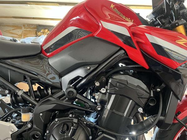 Red Kawasaki Z 2022 in Jelgava, with an engine capacity of 0.95 L and mileage of 9 thousand km for 3700 €, photo 6 on AUTOMOTO.COM.LV