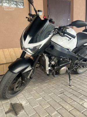 White Kawasaki Z 2000 in Siauliai, with an engine capacity of 0.60 L and mileage of 49 thousand km for 1750 €, photo 3 on AUTOMOTO.COM.LV