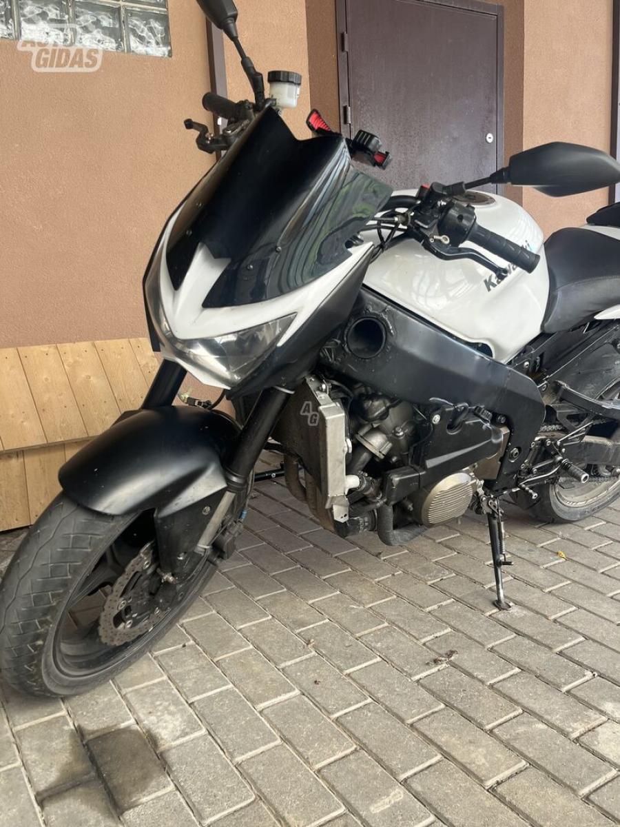 White Kawasaki Z 2000 in Siauliai, with an engine capacity of 0.60 L and mileage of 49 thousand km for 1750 €, photo 3 on AUTOMOTO.COM.LV
