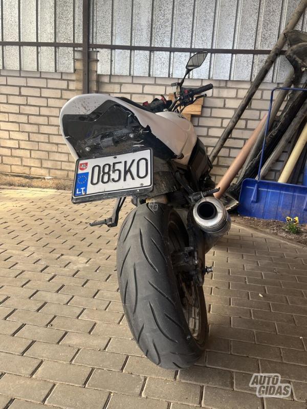 White Kawasaki Z 2000 in Siauliai, with an engine capacity of 0.60 L and mileage of 49 thousand km for 1750 €, photo 3 on AUTOMOTO.COM.LV