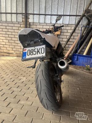 White Kawasaki Z 2000 in Siauliai, with an engine capacity of 0.60 L and mileage of 49 thousand km for 1750 €, photo 4 on AUTOMOTO.COM.LV