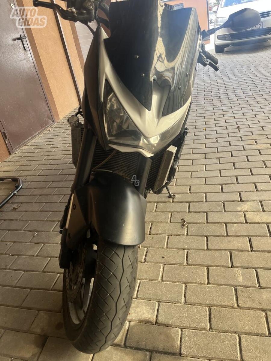 White Kawasaki Z 2000 in Siauliai, with an engine capacity of 0.60 L and mileage of 49 thousand km for 1750 €, photo 5 on AUTOMOTO.COM.LV