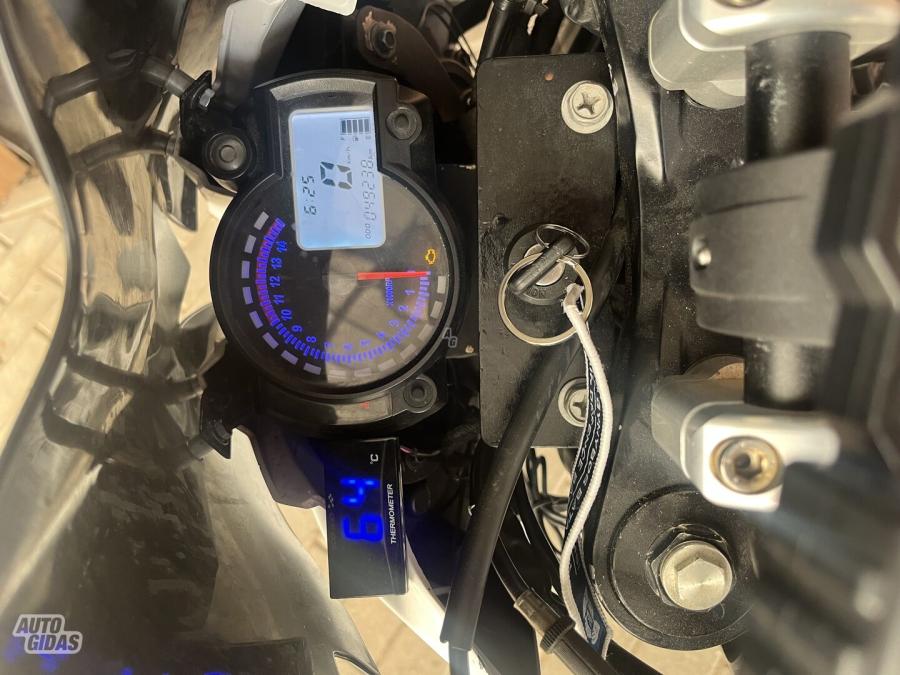 White Kawasaki Z 2000 in Siauliai, with an engine capacity of 0.60 L and mileage of 49 thousand km for 1750 €, photo 8 on AUTOMOTO.COM.LV