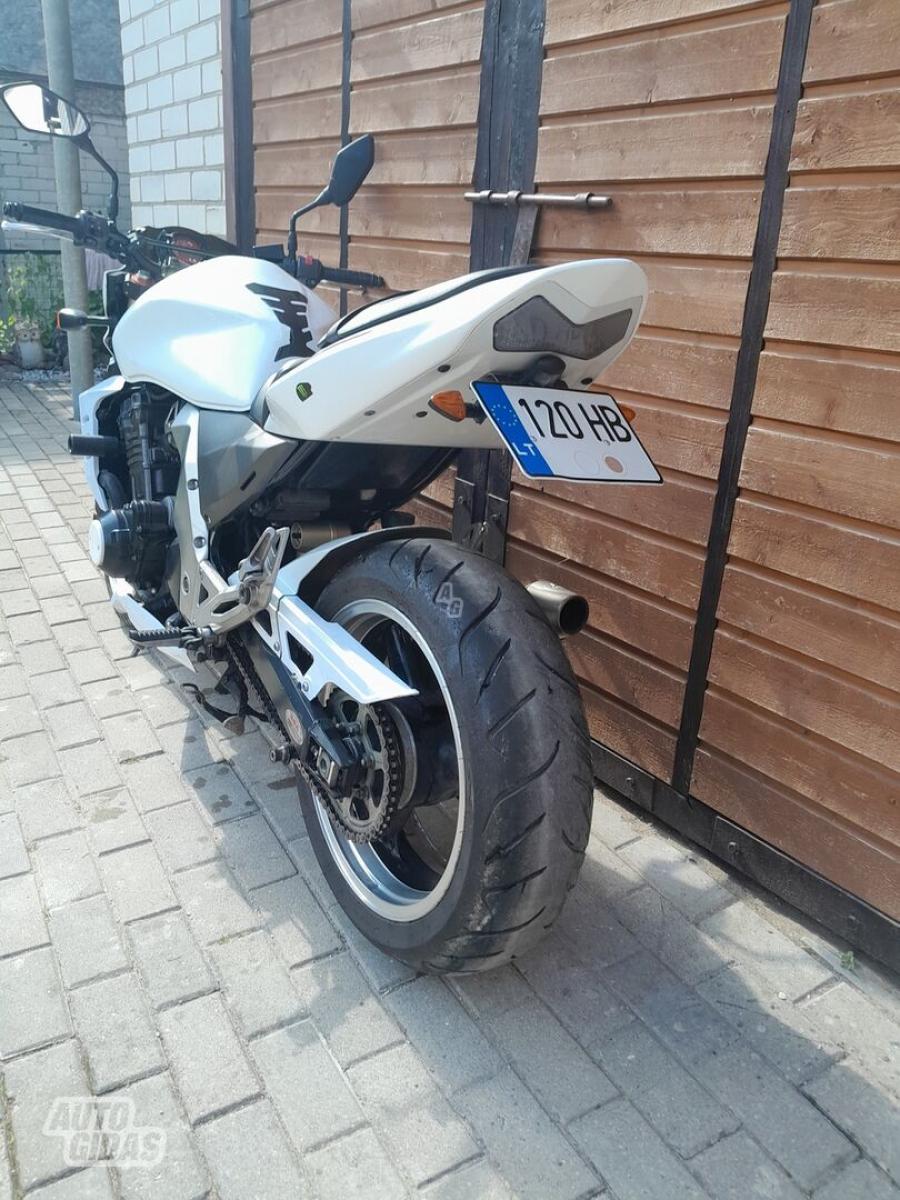 White Kawasaki Z 2004 in Kaunas, with an engine capacity of 0.95 L and mileage of 51 thousand km for 3000 €, photo 9 on AUTOMOTO.COM.LV