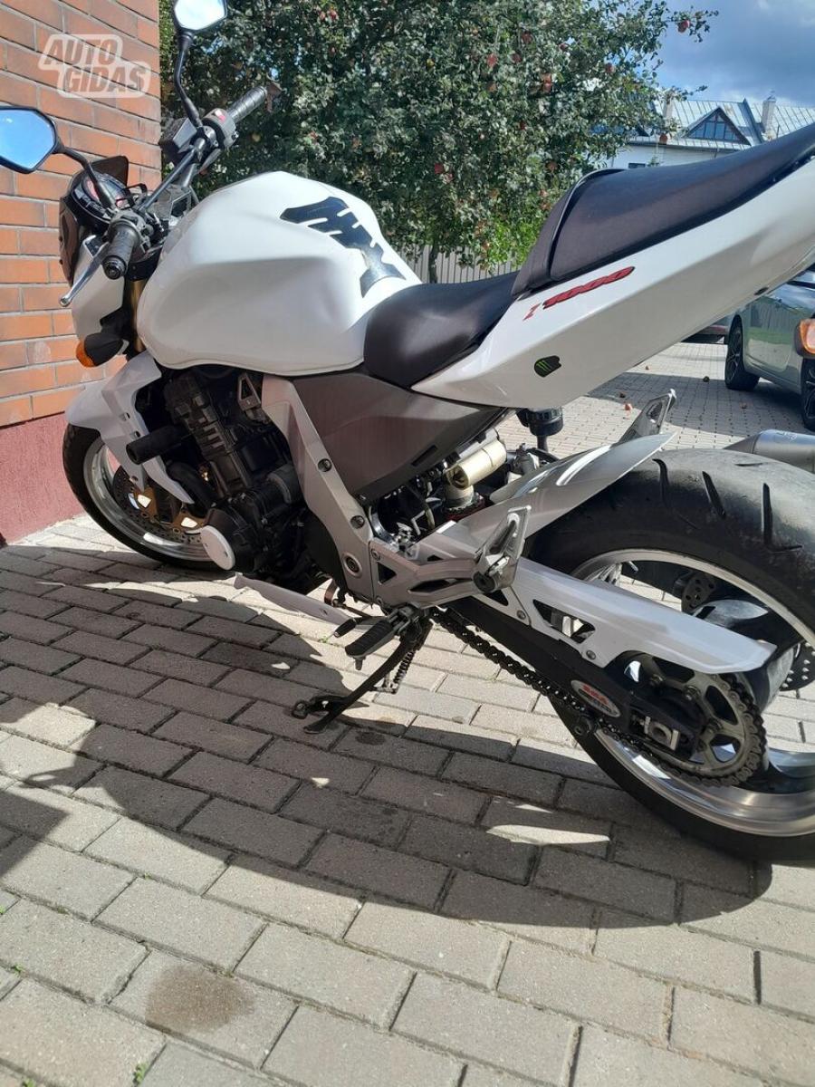 White Kawasaki Z 2004 in Kaunas, with an engine capacity of 0.95 L and mileage of 51 thousand km for 3000 €, photo 14 on AUTOMOTO.COM.LV