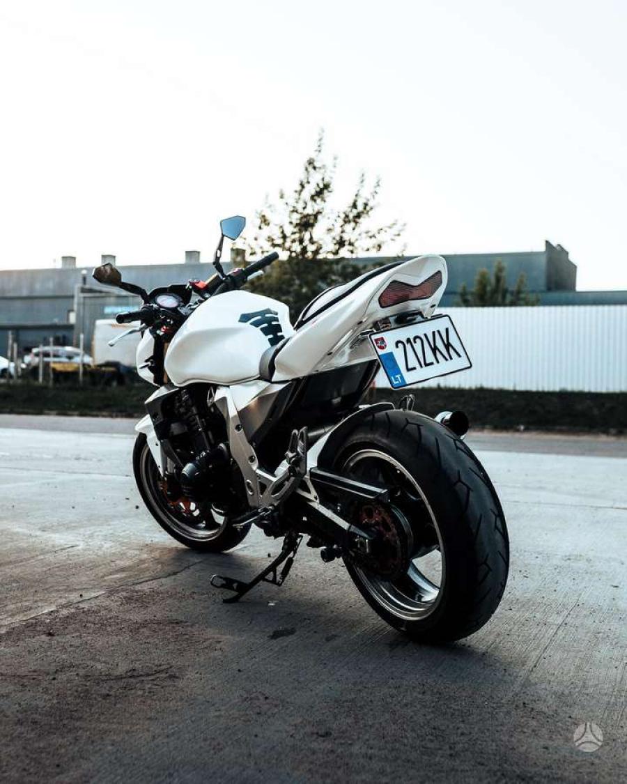 Белый Кавасаки Z 2008 в Алитус, объемом двигателя 1.00 л и пробегом 28 тыс. км за 3700 €, фото 3 на AUTOMOTO.COM.LV