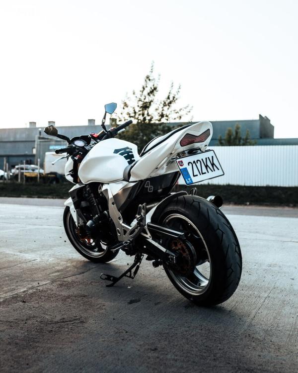 Белый Кавасаки Z 2008 в Алитус, объемом двигателя 1.00 л и пробегом 29 тыс. км за 3300 €, фото 7 на AUTOMOTO.COM.LV