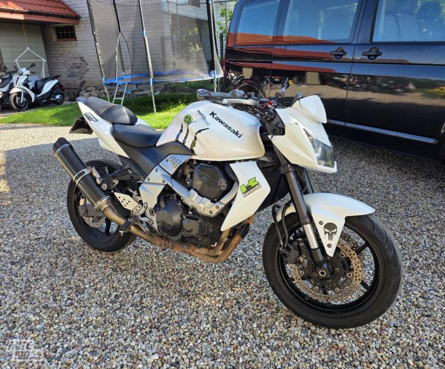 White Kawasaki Z 2009 in Pasvalys, with an engine capacity of 0.75 L and mileage of 60 thousand km for 1199 €, photo 1 on AUTOMOTO.COM.LV