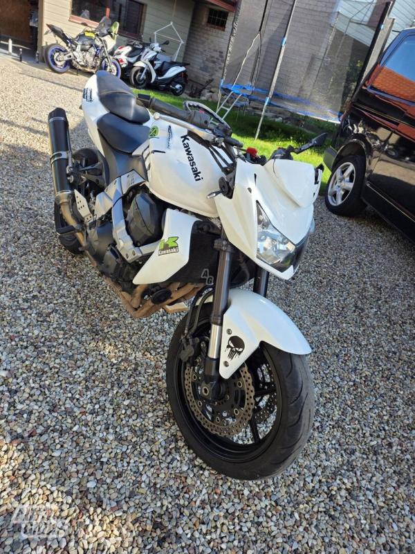 White Kawasaki Z 2009 in Pasvalys, with an engine capacity of 0.75 L and mileage of 60 thousand km for 1499 €, photo 3 on AUTOMOTO.COM.LV