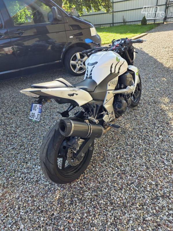 White Kawasaki Z 2009 in Pasvalys, with an engine capacity of 0.75 L and mileage of 60 thousand km for 1499 €, photo 5 on AUTOMOTO.COM.LV
