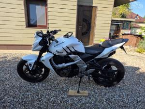 White Kawasaki Z 2009 in Pasvalys, with an engine capacity of 0.75 L and mileage of 60 thousand km for 1199 €, photo 8 on AUTOMOTO.COM.LV