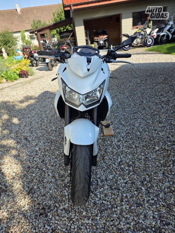 White Kawasaki Z 2009 in Pasvalys, with an engine capacity of 0.75 L and mileage of 60 thousand km for 1499 €, photo 8 on AUTOMOTO.COM.LV