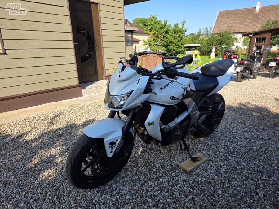 White Kawasaki Z 2009 in Pasvalys, with an engine capacity of 0.75 L and mileage of 60 thousand km for 1199 €, photo 10 on AUTOMOTO.COM.LV
