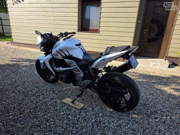 White Kawasaki Z 2009 in Pasvalys, with an engine capacity of 0.75 L and mileage of 60 thousand km for 1499 €, photo 10 on AUTOMOTO.COM.LV