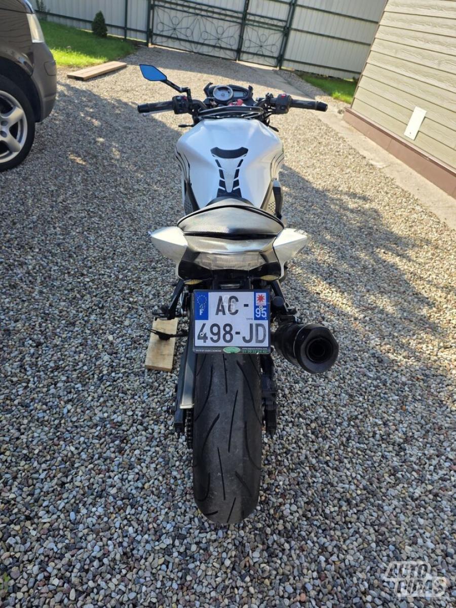 White Kawasaki Z 2009 in Pasvalys, with an engine capacity of 0.75 L and mileage of 60 thousand km for 1199 €, photo 15 on AUTOMOTO.COM.LV
