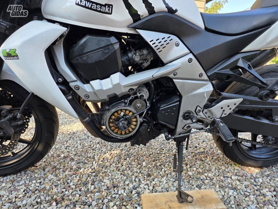 White Kawasaki Z 2009 in Pasvalys, with an engine capacity of 0.75 L and mileage of 60 thousand km for 1199 €, photo 23 on AUTOMOTO.COM.LV